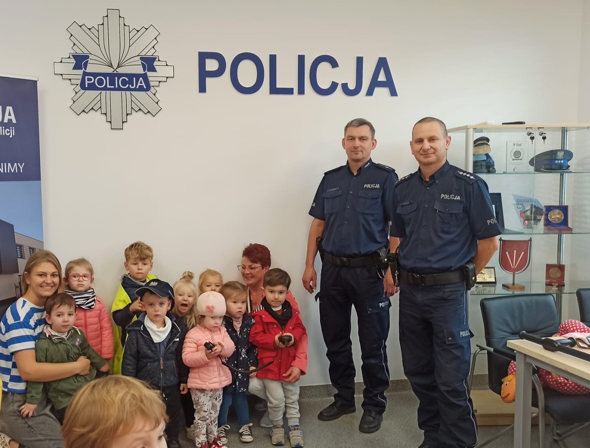 Zator. Przedszkolaki z wizytą w nowym budynku Komisariatu Policji - Spotkania profilaktyczne z ...